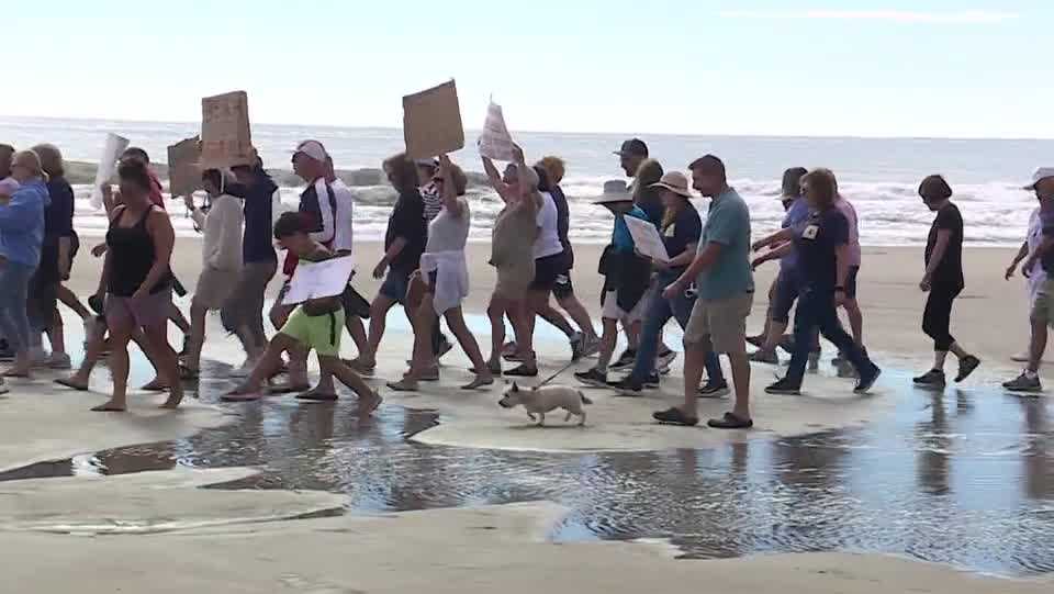 Battle for the beach: Beachgoers fight for access to Moody Beach