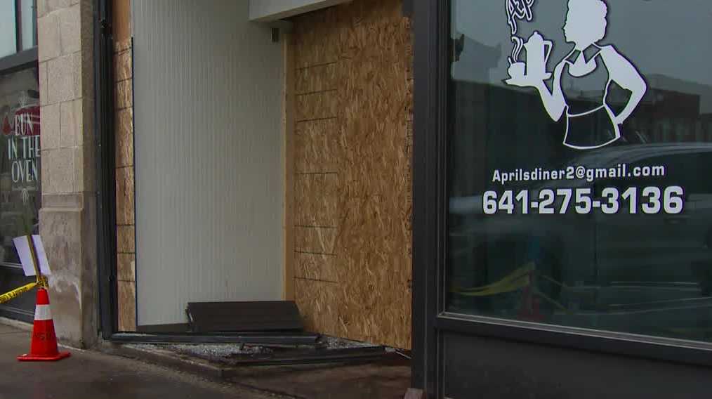 Car crashes into Newton diner Car crashes into Newton diner