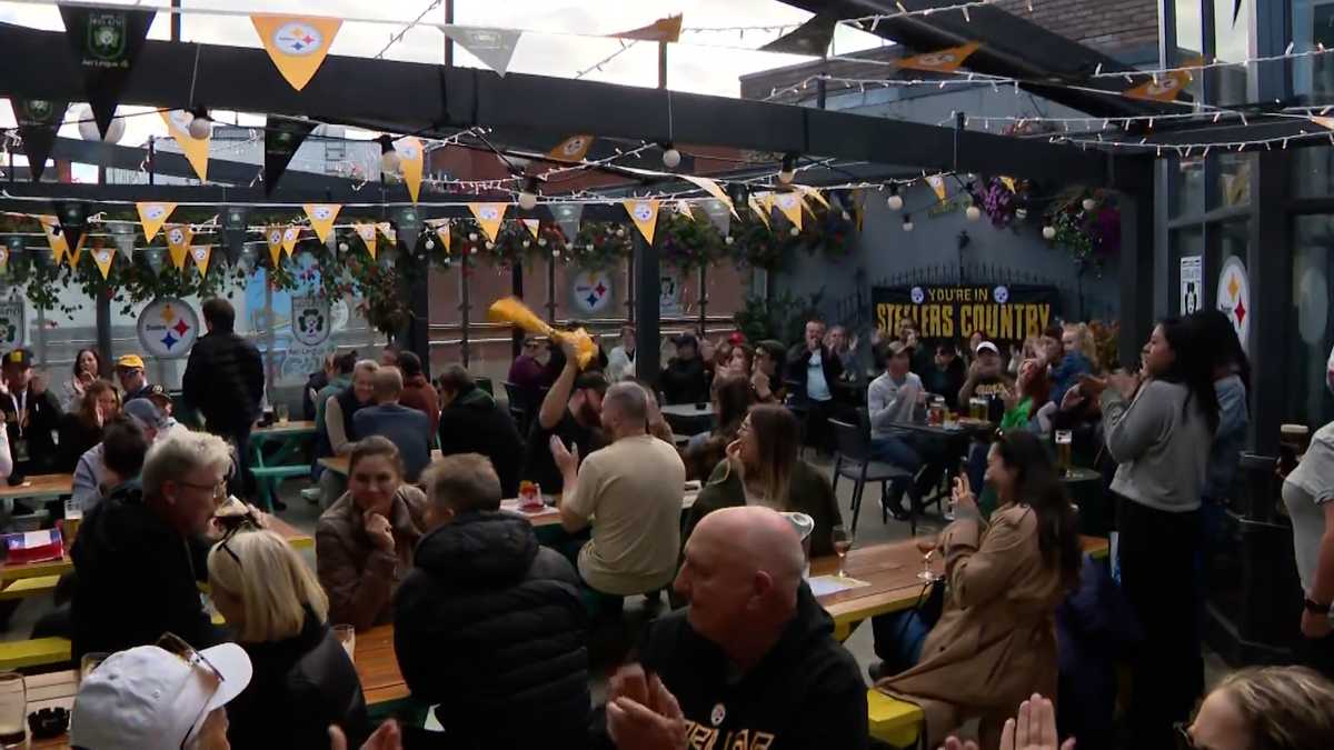 Steelers bar in Dublin: Pittsburgh fans partying at Fitzsimons