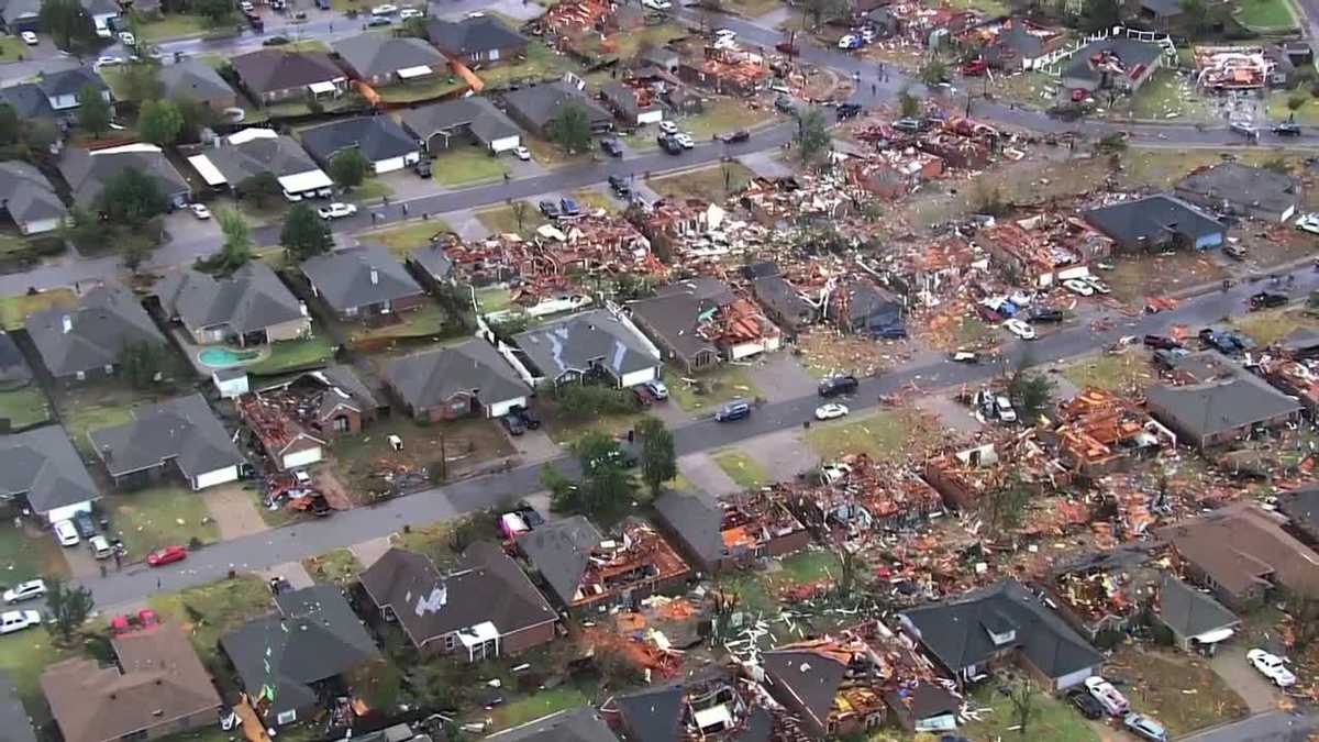 Tornado leaves behind damage in OKC neighborhood, Valley Brook
