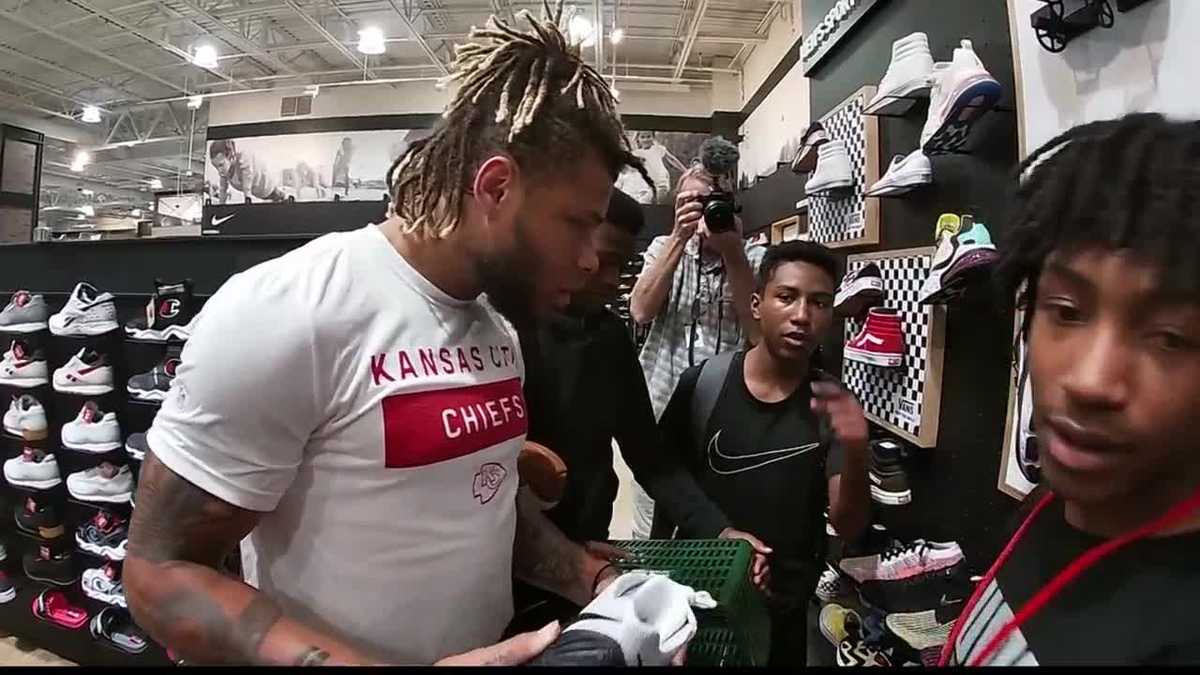 Chiefs Tyrann Mathieu takes kids in need on shopping spree