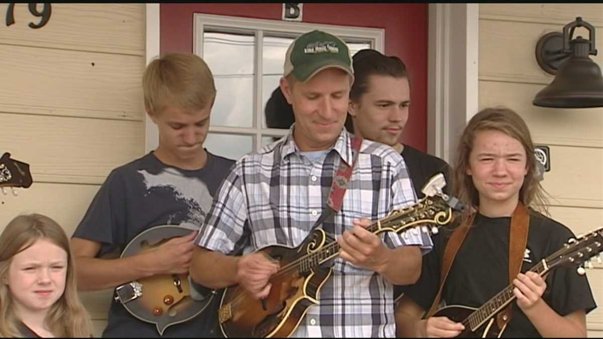 Help set the Mandolin playing world record