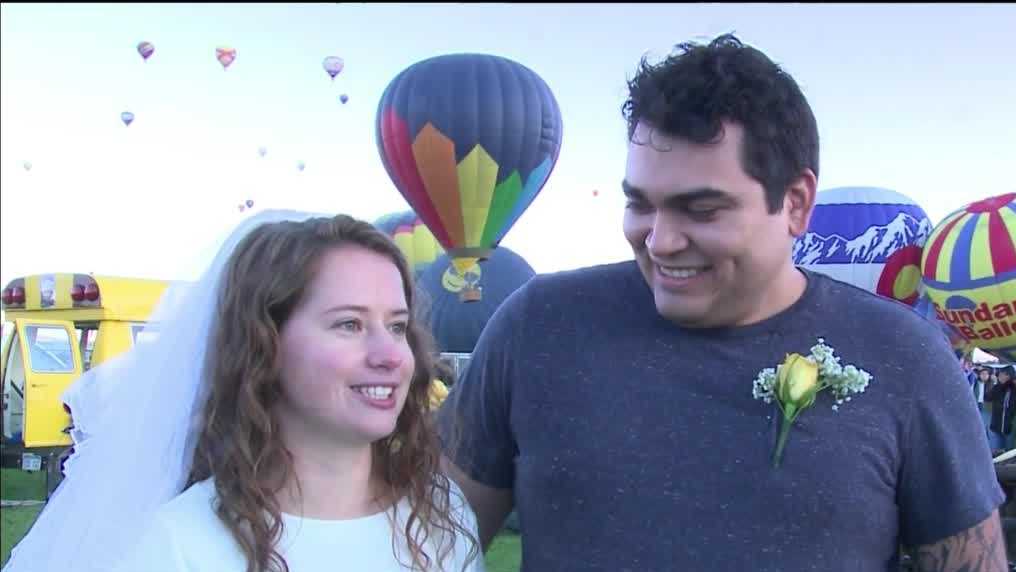 Couple ties knot at Balloon Fiesta Couple ties knot at Balloon Fiesta