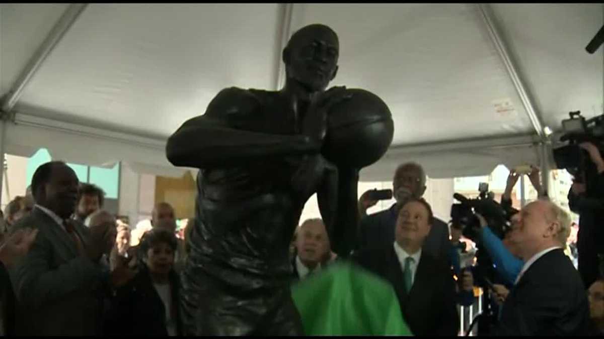 Uncut: Statue for former Boston Celtics great Bill Russell unveiled
