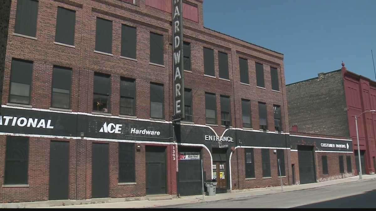 National Ace Hardware store closing