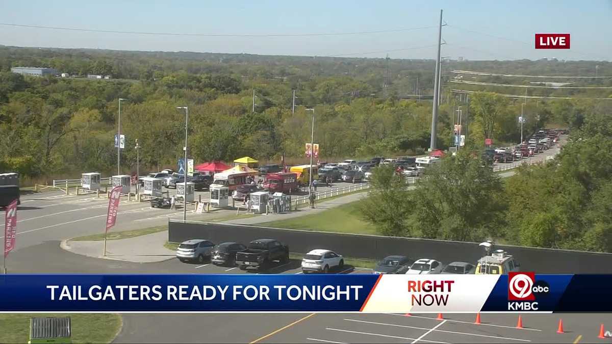 Kansas City Chiefs fans in line hours before Arrowhead opens