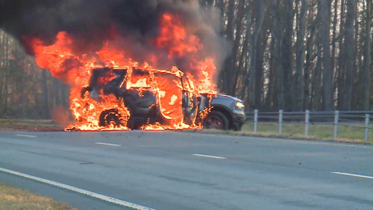 Car fire slows traffic on Highway 123 in Easley