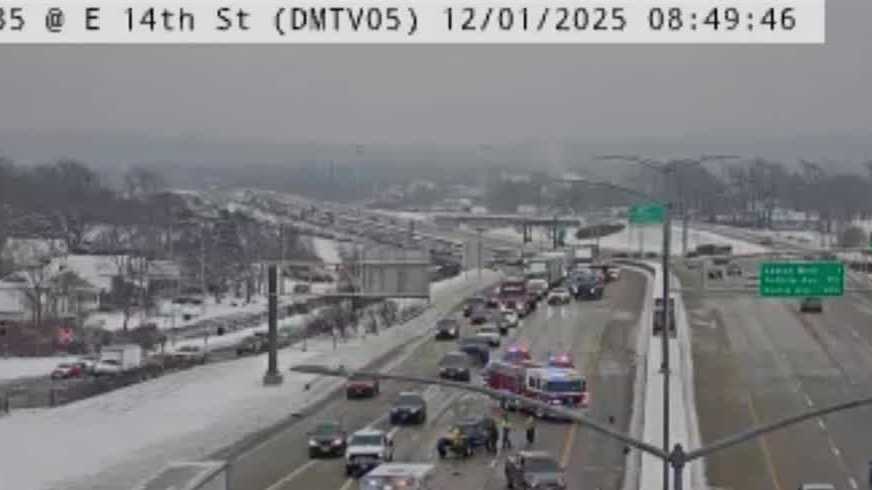 Tow crews, plows overwhelmed as winter storm batters Iowa roads