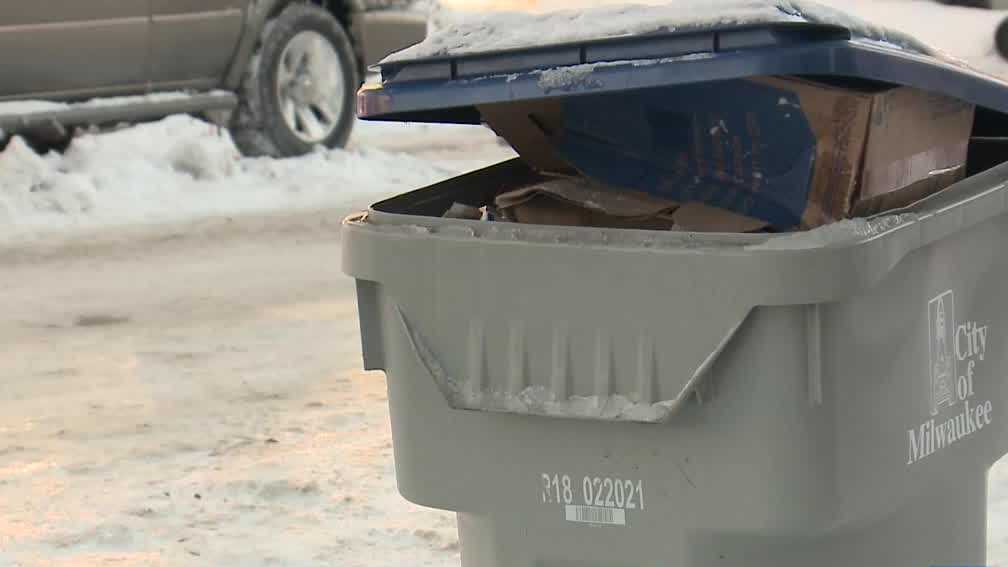 Milwaukee resumes trash pickup