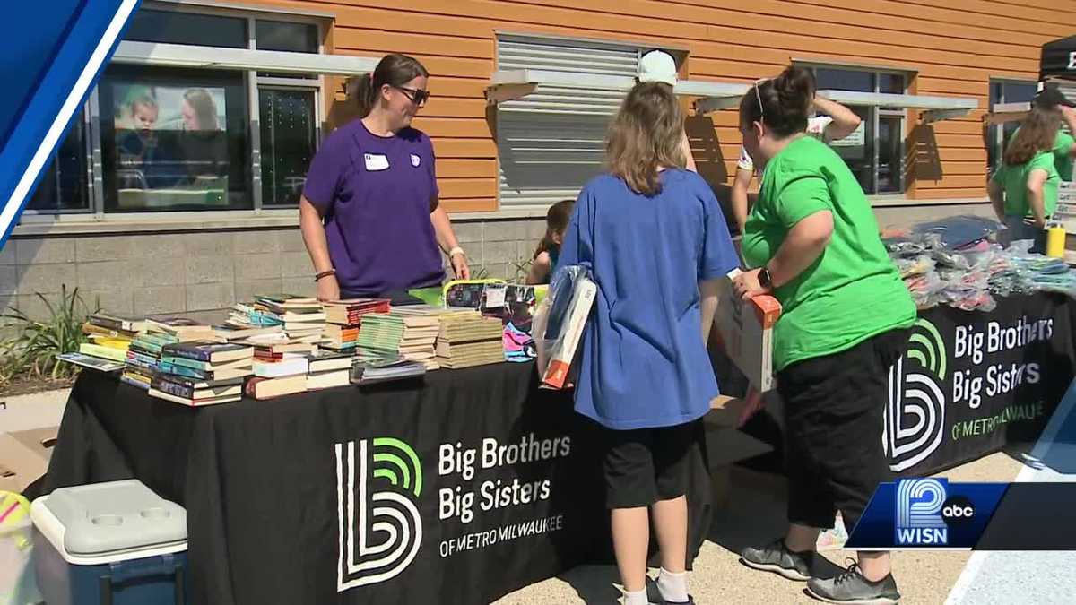 Hundreds of students receive new book bags from Big Brother Big Sisters ...