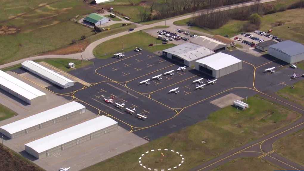Central Kentucky Regional Airport doesn't have a control tower. Does it ...