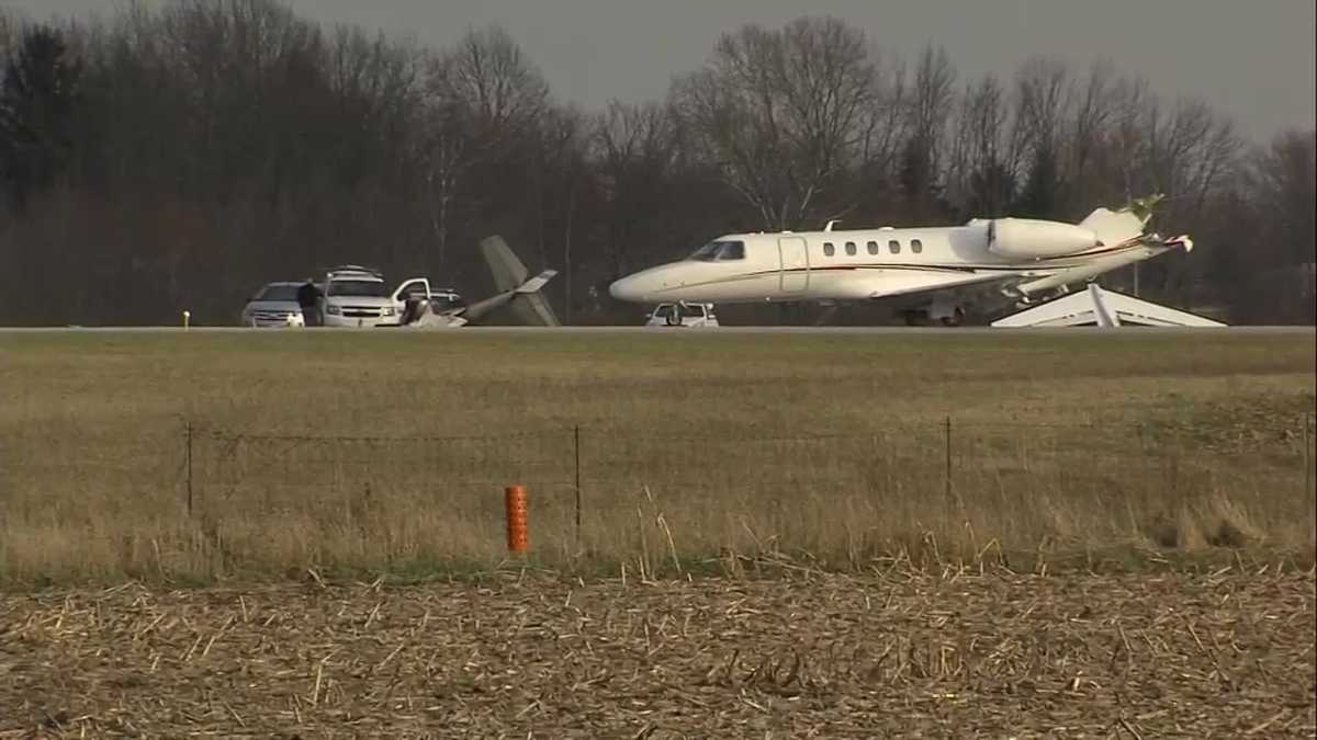 2 people die after small planes collide on runway