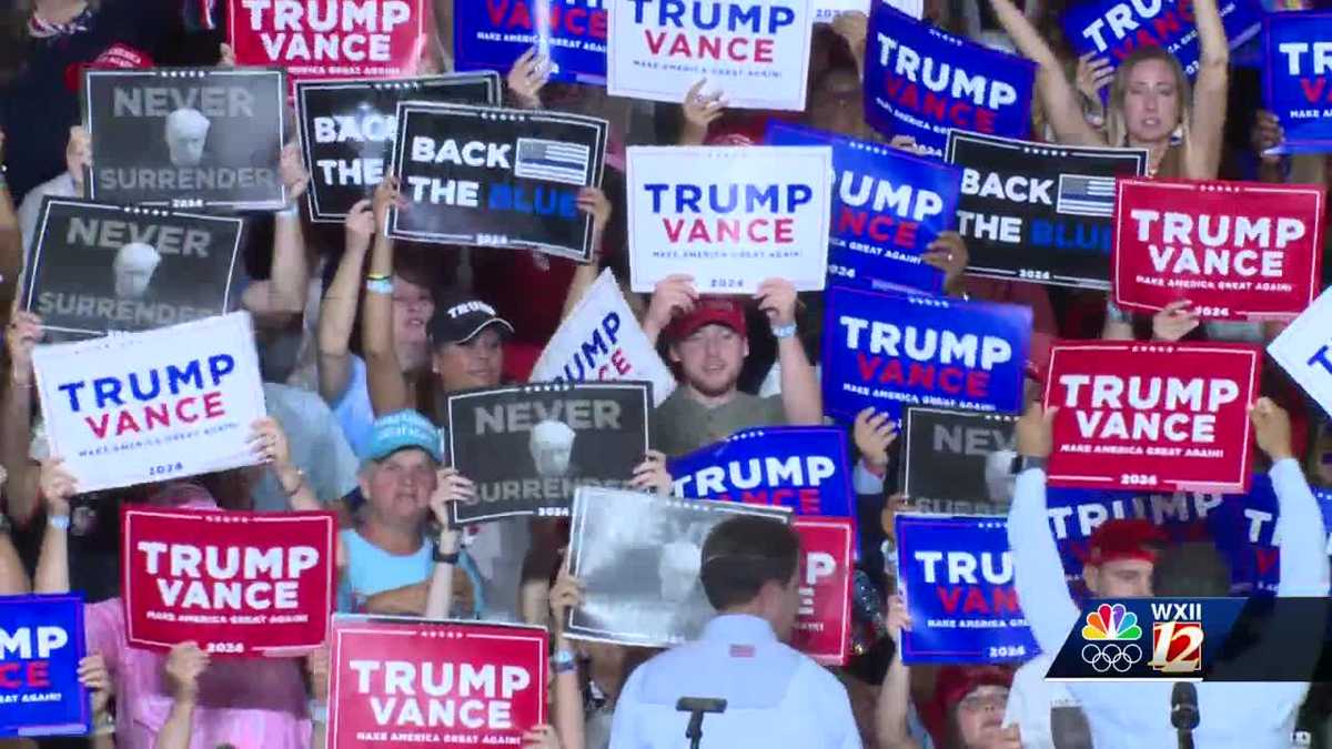 North Carolina: Donald Trump holds Charlotte rally