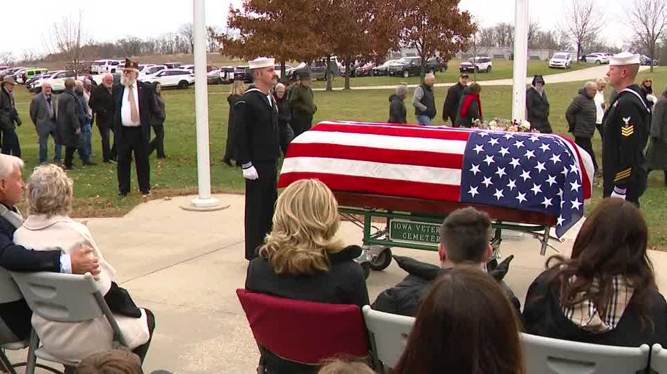 Bill Knapp interred at Iowa Veterans Cemetery, which he helped create
