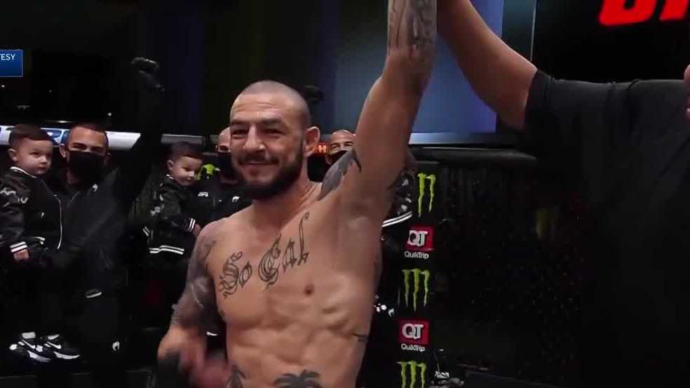 Monterey surgeon helps UFC fighter return to the octagon