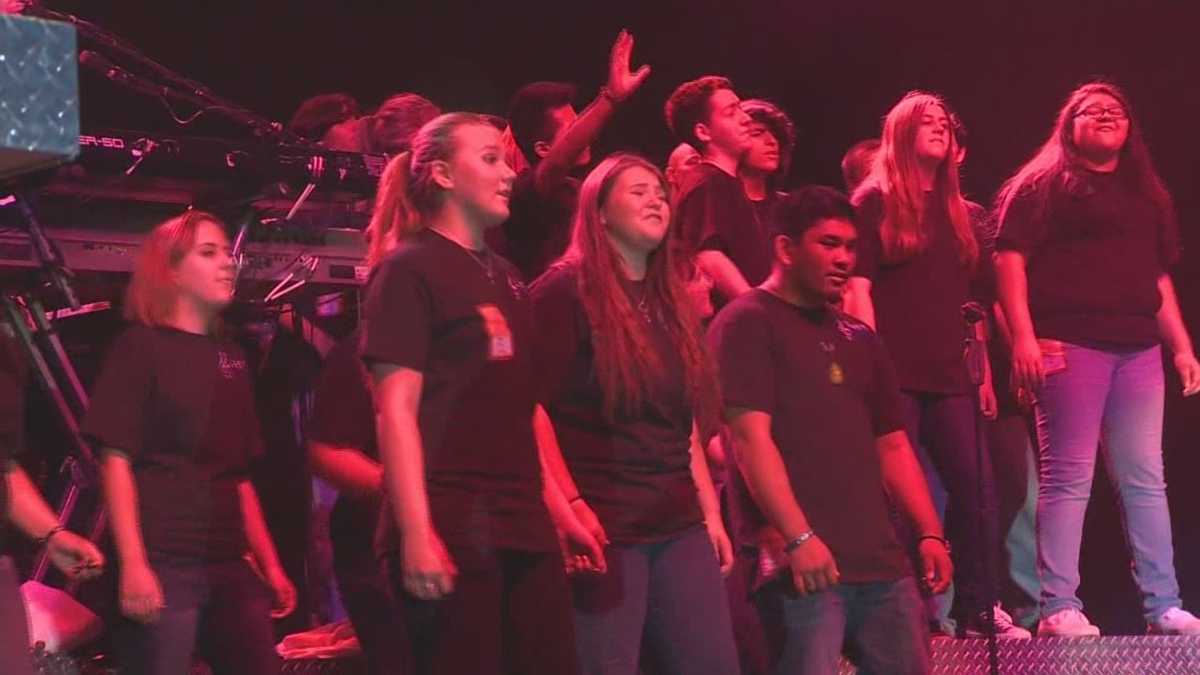 Lincoln HS choir performs with Foreigner at Thunder Valley