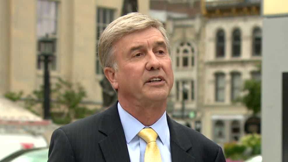 Louisville mayoral candidate asks current mayor to reveal info on DOJ ...