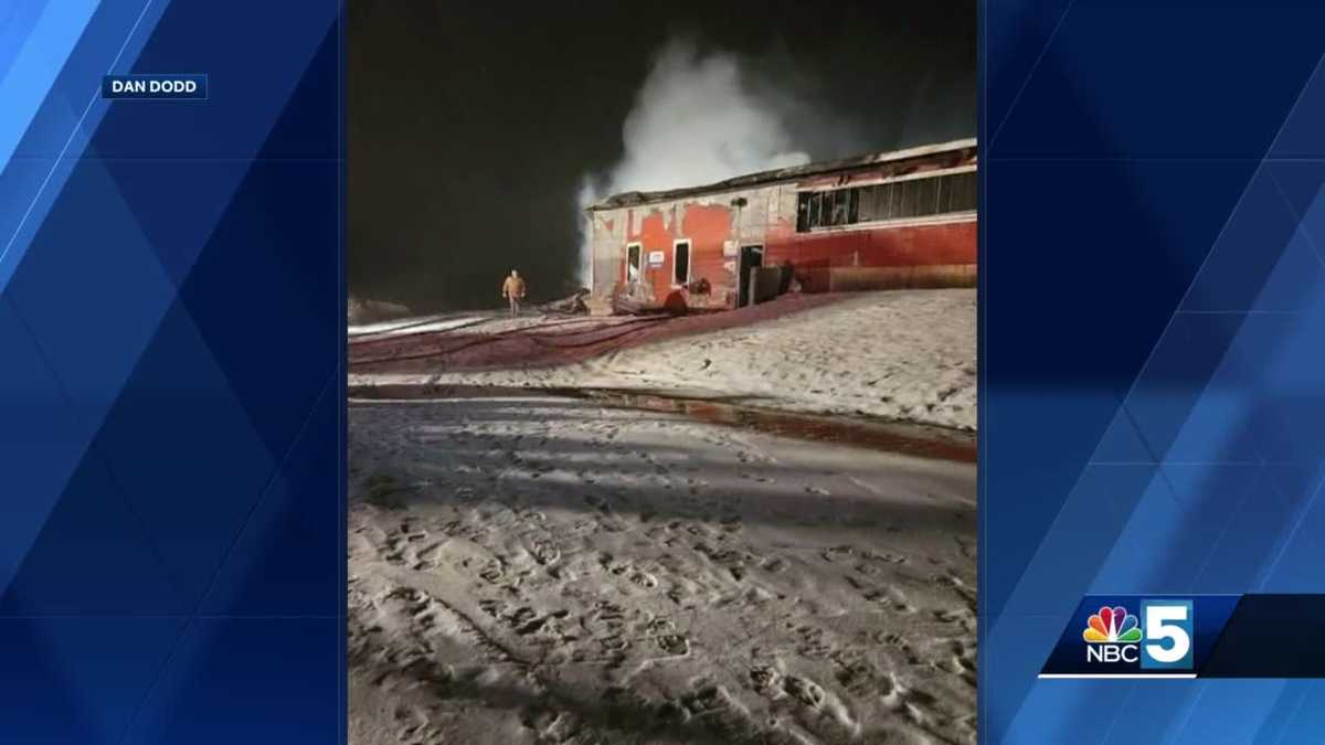 Crews respond to barn fire in Sheldon