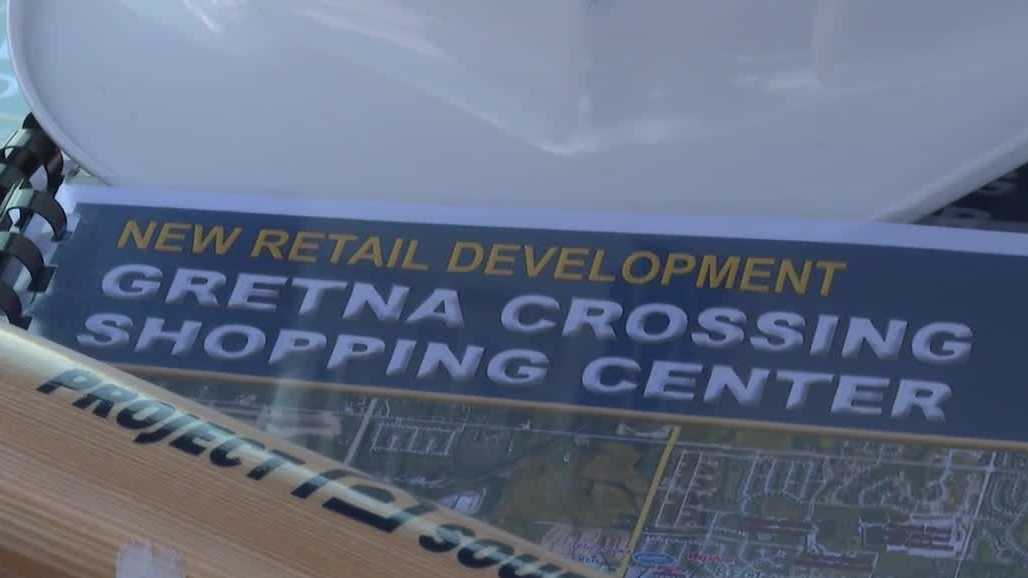 Gretna officials break ground on new shopping center