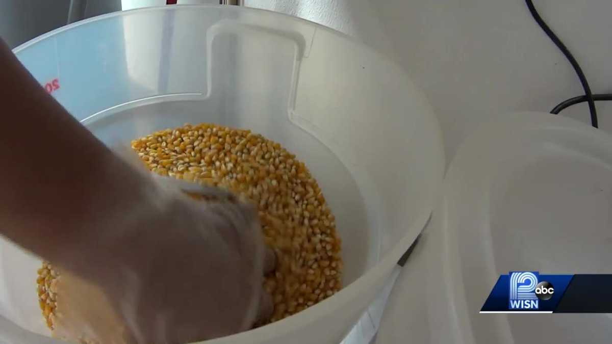 COVID-19: Popcorn store struggling during pandemic now expands
