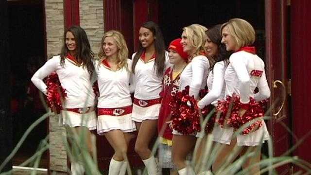 Chiefs hold Red Friday pep rally downtown