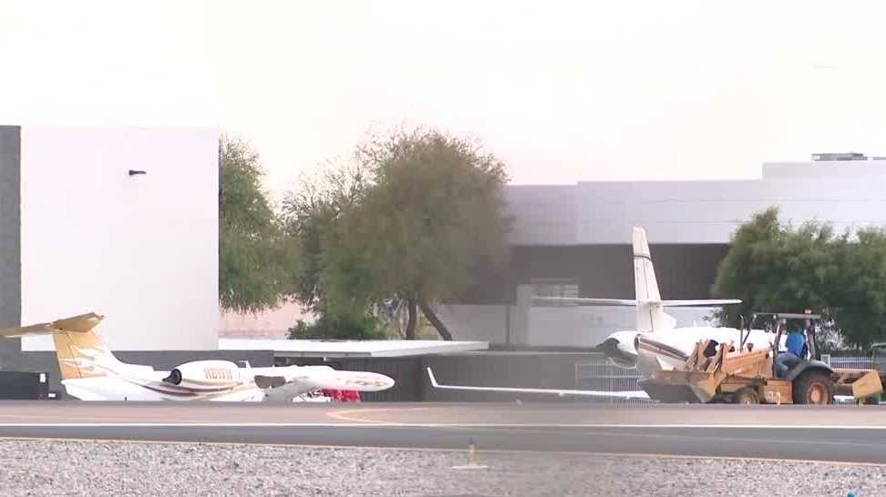 1 dead after 2 jets collide at Arizona airport