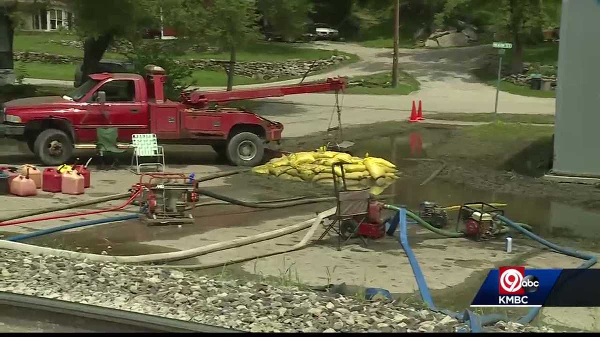 Volunteers winning flood fight in Missouri City