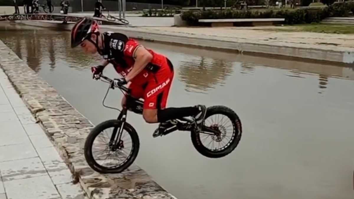 Whoa! Man performs amazing bike-hopping feat on pedestals in pool
