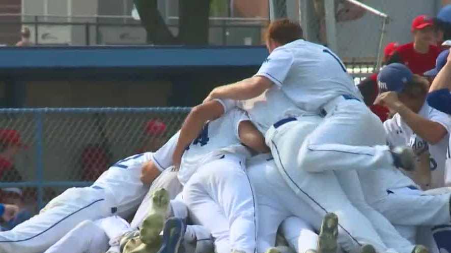 Van Meter wins third-straight state baseball title