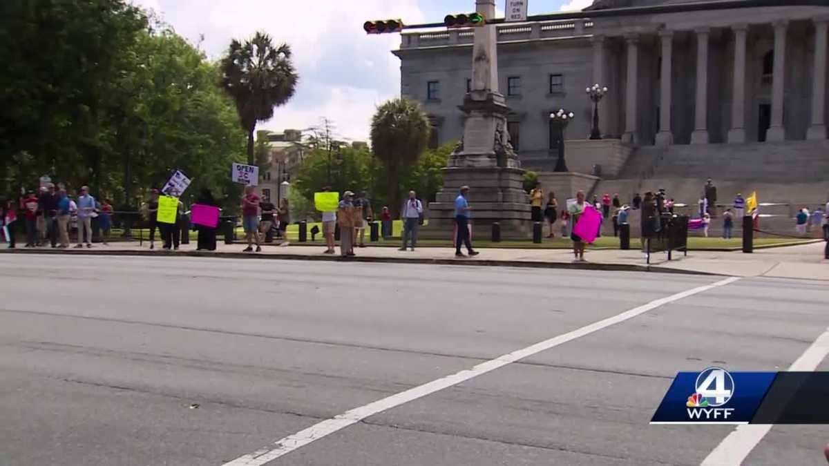 2 groups hold protests in Columbia wanting SC to reopen