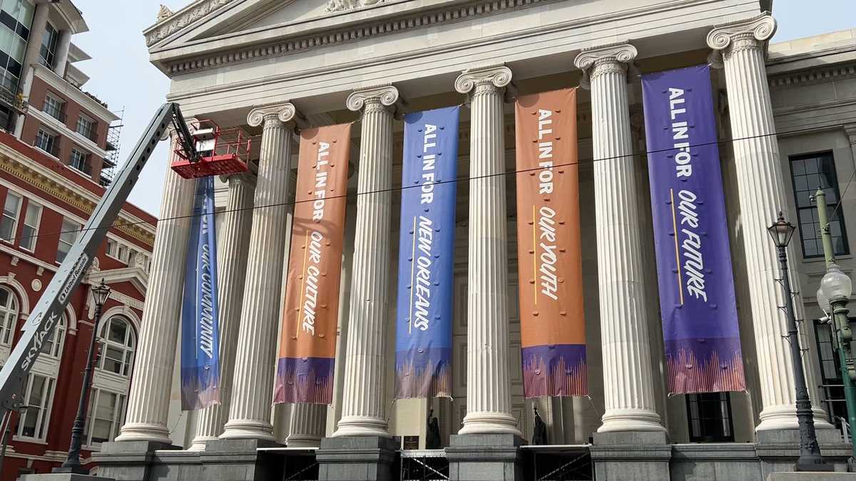 New Orleans mayor-elect banners rehung in Jackson Square
