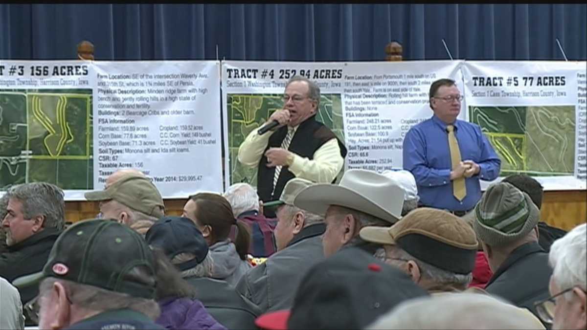 Iowa farmer donates estate to his community