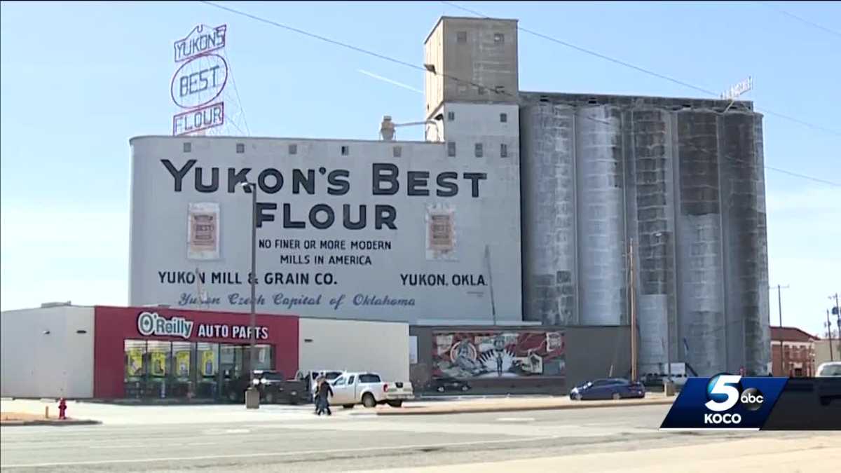 Members of Yukon community working to save the iconic silos