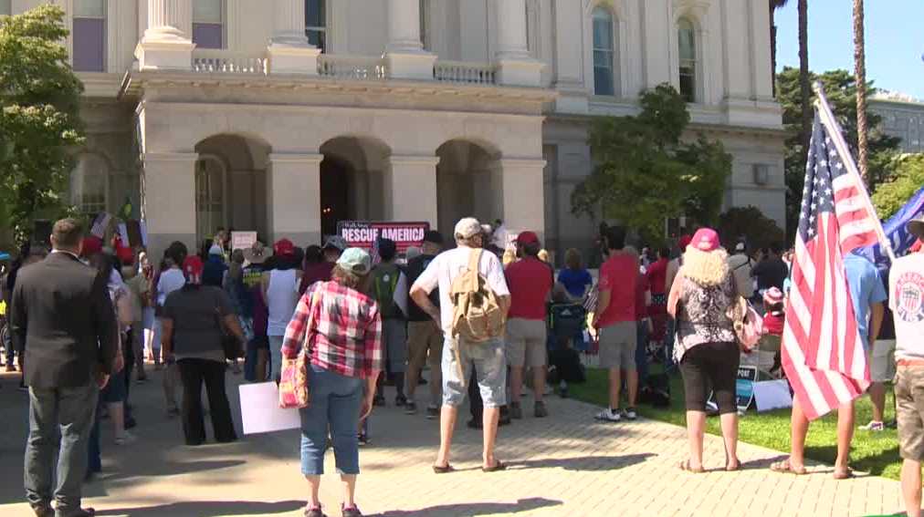Crowds protest Democratic Party, rally to reopen churches at CA Capitol