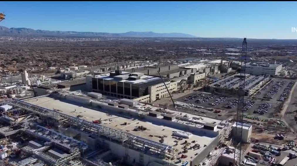 Biden touts government investing in Intel's computer chip plant in Rio ...