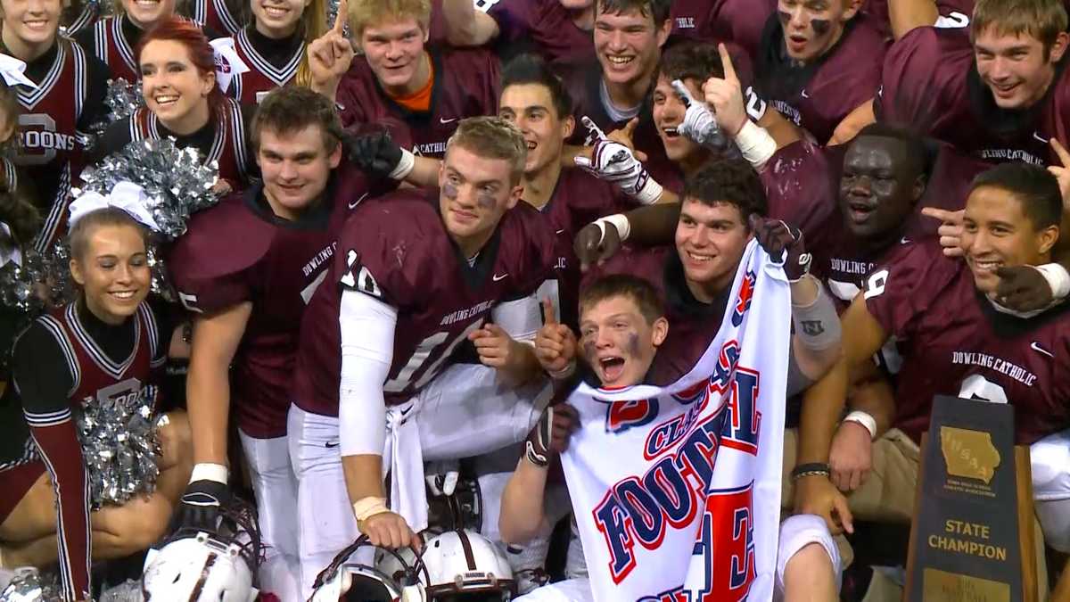 Dowling Catholic rolls to second straight 4A crown