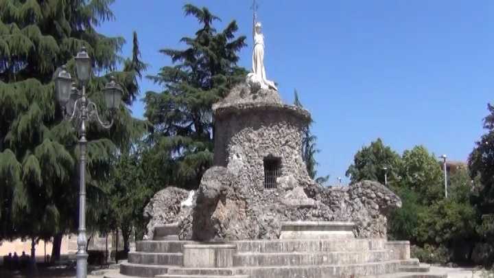 40/29 visits Cisterna, Italy, the sister city of Fort Smith