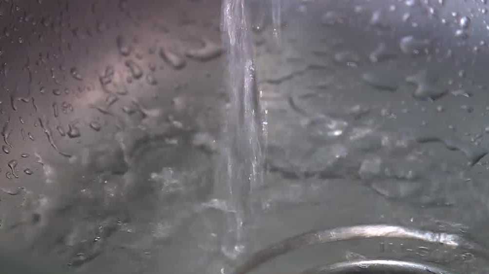Independence resident says she has gone without hot water for weeks