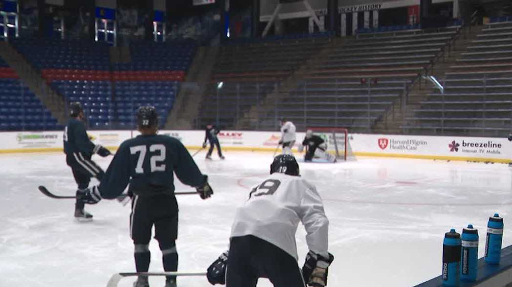 UNH men's hockey opens season Thursday