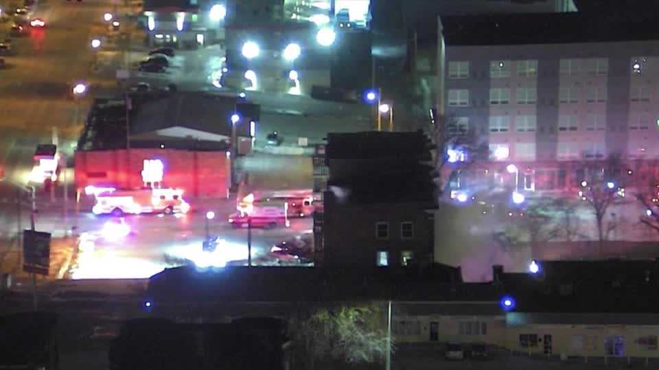 Omaha fire crews respond to Wednesday night apartment fire