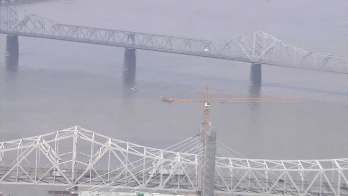 Search continues Monday for 3 missing boaters