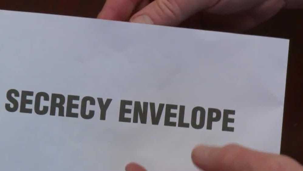 Polk County auditor explains secrecy envelopes for absentee voters