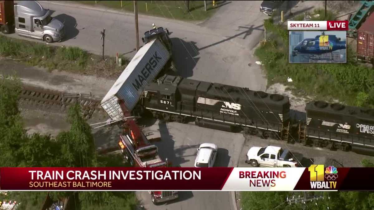 Police Investigate Crash Involving Freight Train Tractor Trailer In Se