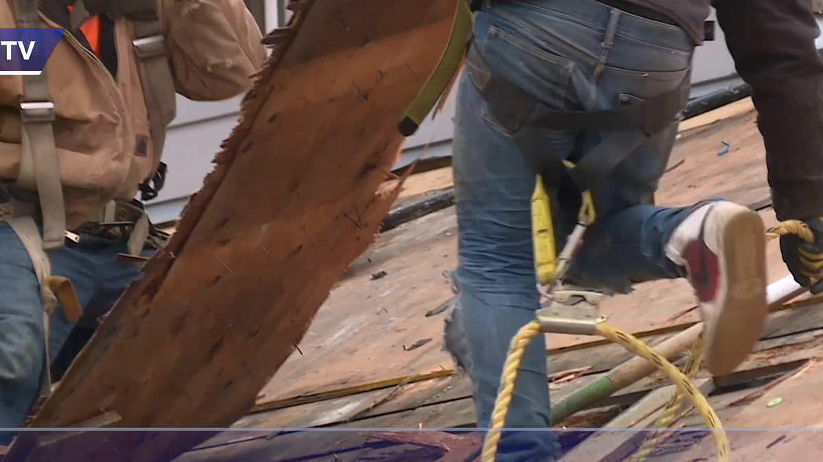 Volunteers step up, replace veteran's roof in one day