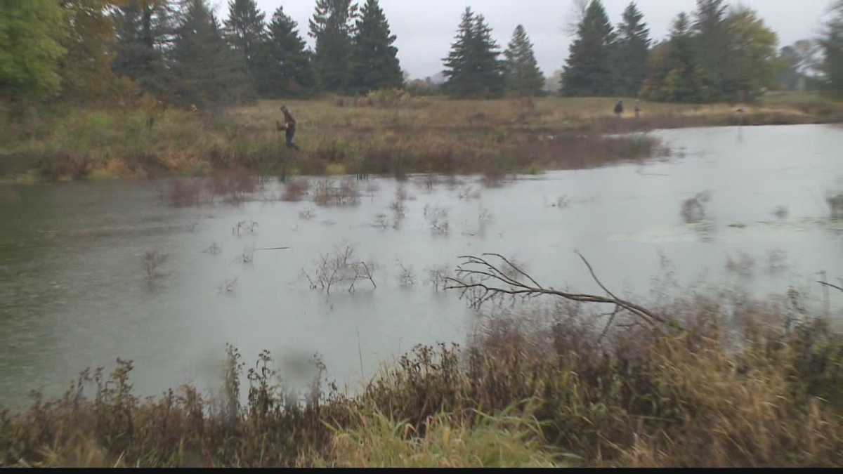Volunteers work to keep Lake Michigan clean