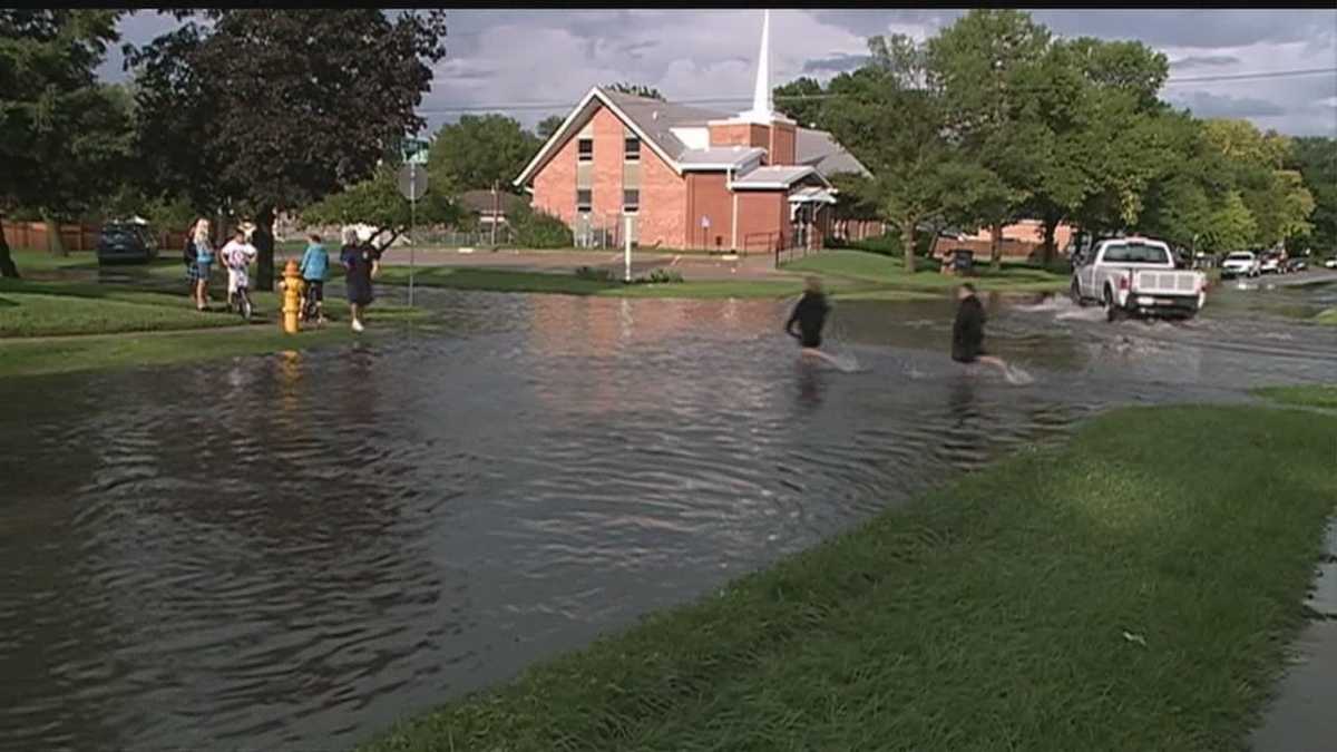 Intense rain brings flash flooding to metro