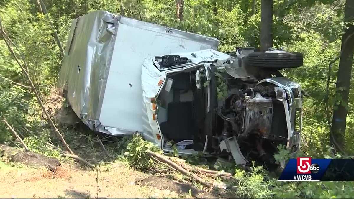 Driver of box truck ejected, trapped under truck after I-495 crash