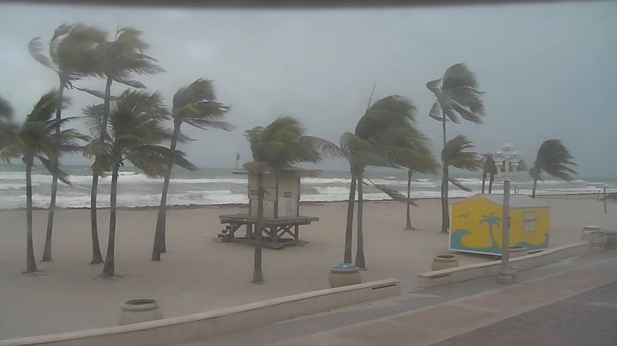 Strong waves, wind arrive ahead of Irma