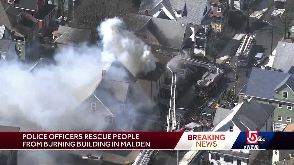 Police officers dash into fire to rescue residents