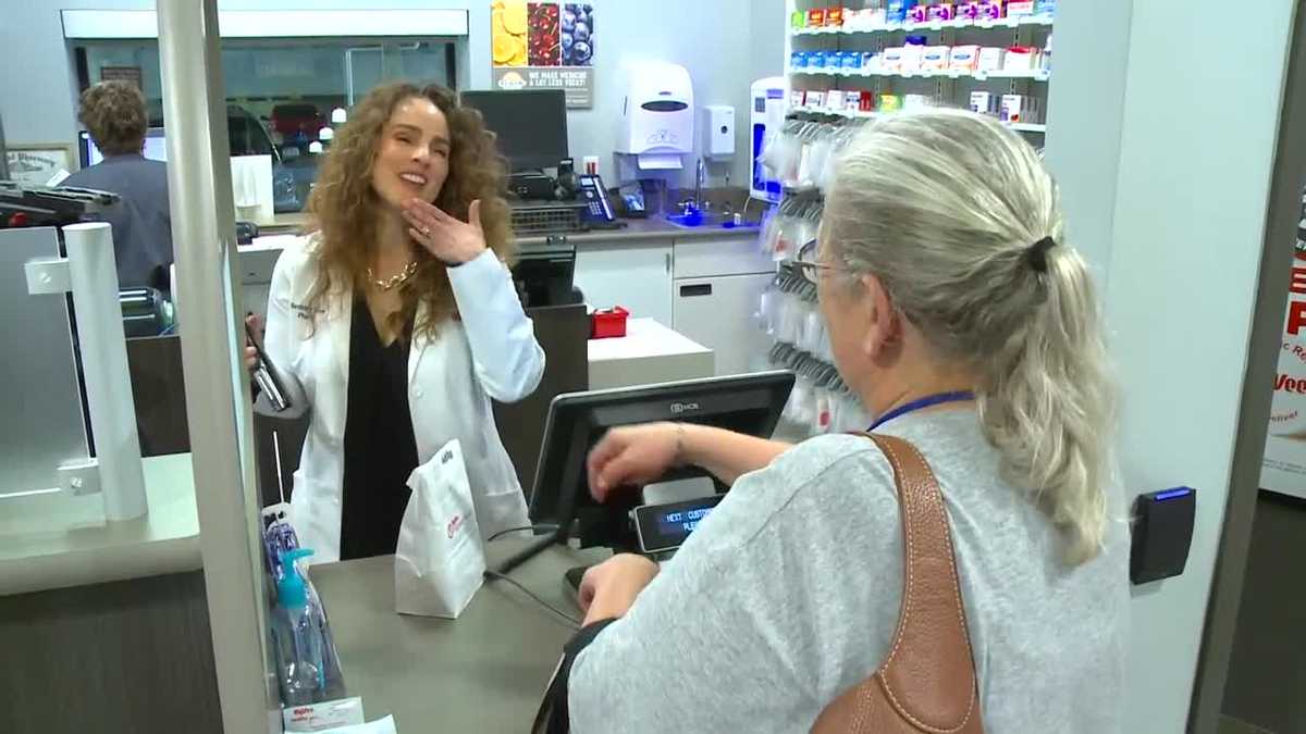 'We're just like you': Deaf doctor breaks barriers in central Iowa